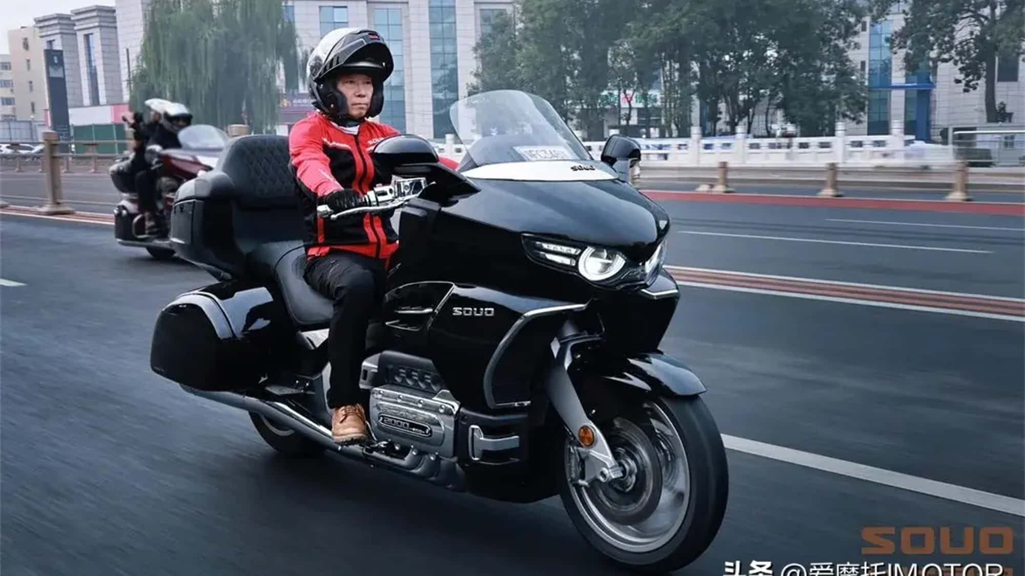 Souo S 2000: 8-Zylinder, 1.999 Kubik, 154 PS, ab 28.000 Euro