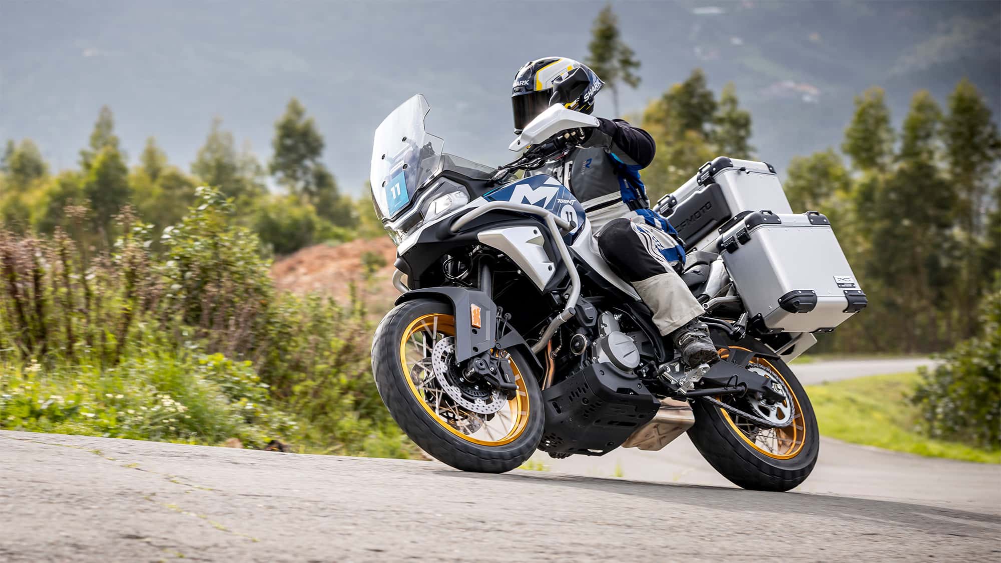 Nur 6.500 Euro für diese neue Reiseenduro - so fährt die CFMoto 700 MT (2025)