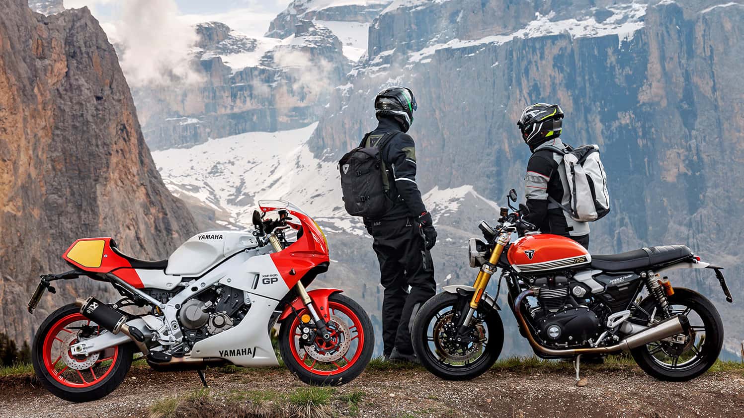 Retro-Bikes im Alpen-Test: Yamaha XSR 900 SP und Triumph Speed Twin 1200 RS