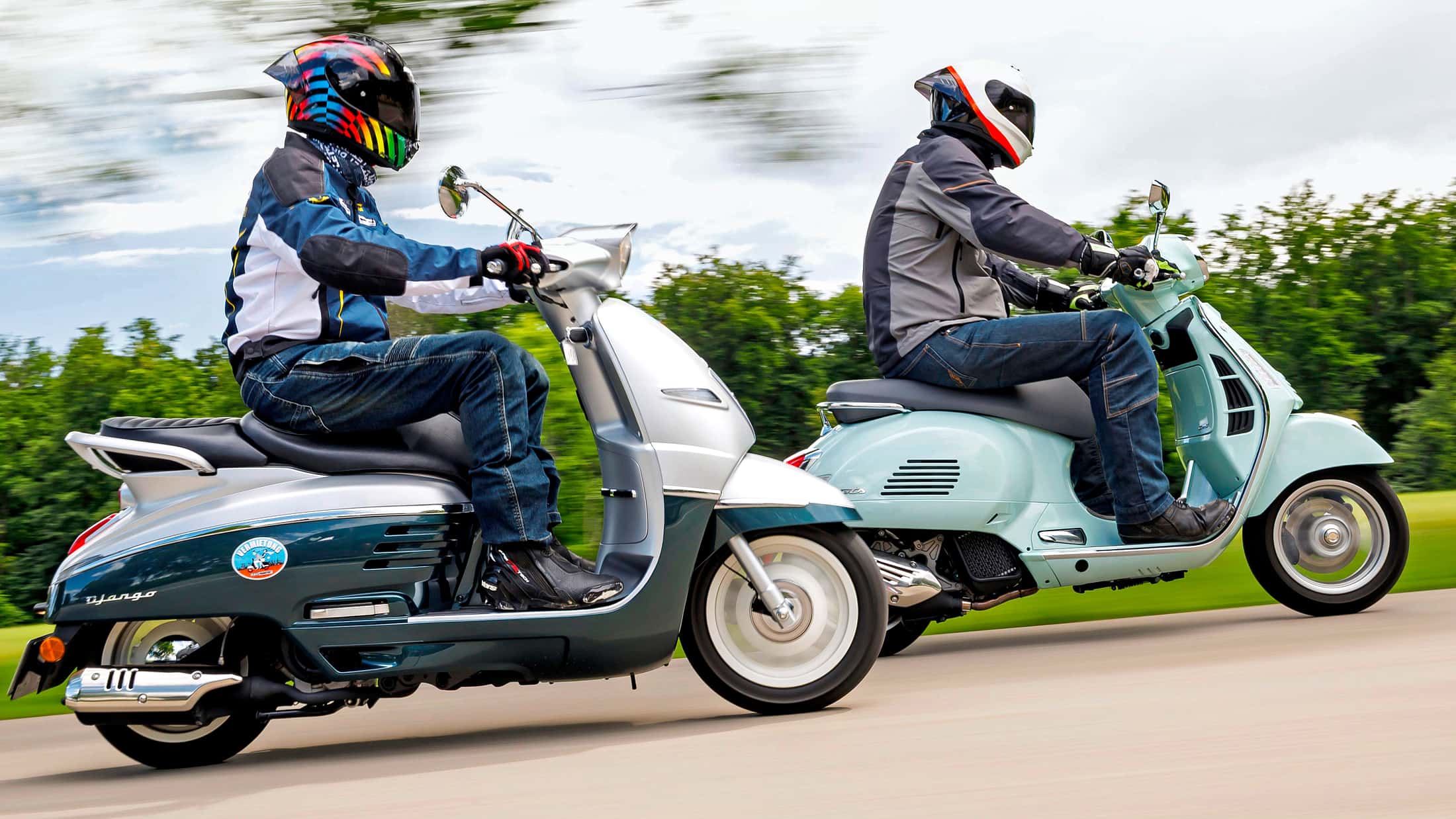 125er-Retro-Roller im Test-Vergleich: Vespa GTS 125 vs. Peugeot Django ...